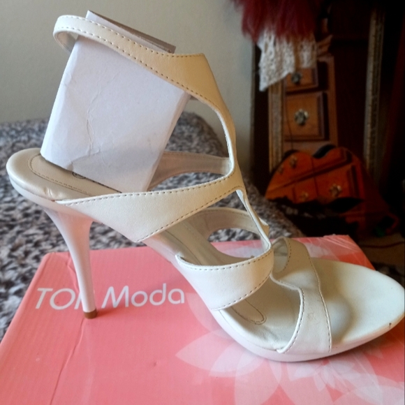 TOP Moda | Shoes | White High Heels Sz7 | Poshmark